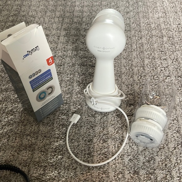 Clarisonic | Skincare | Clarisonic With 2 New Brush Heads Charger And ...
